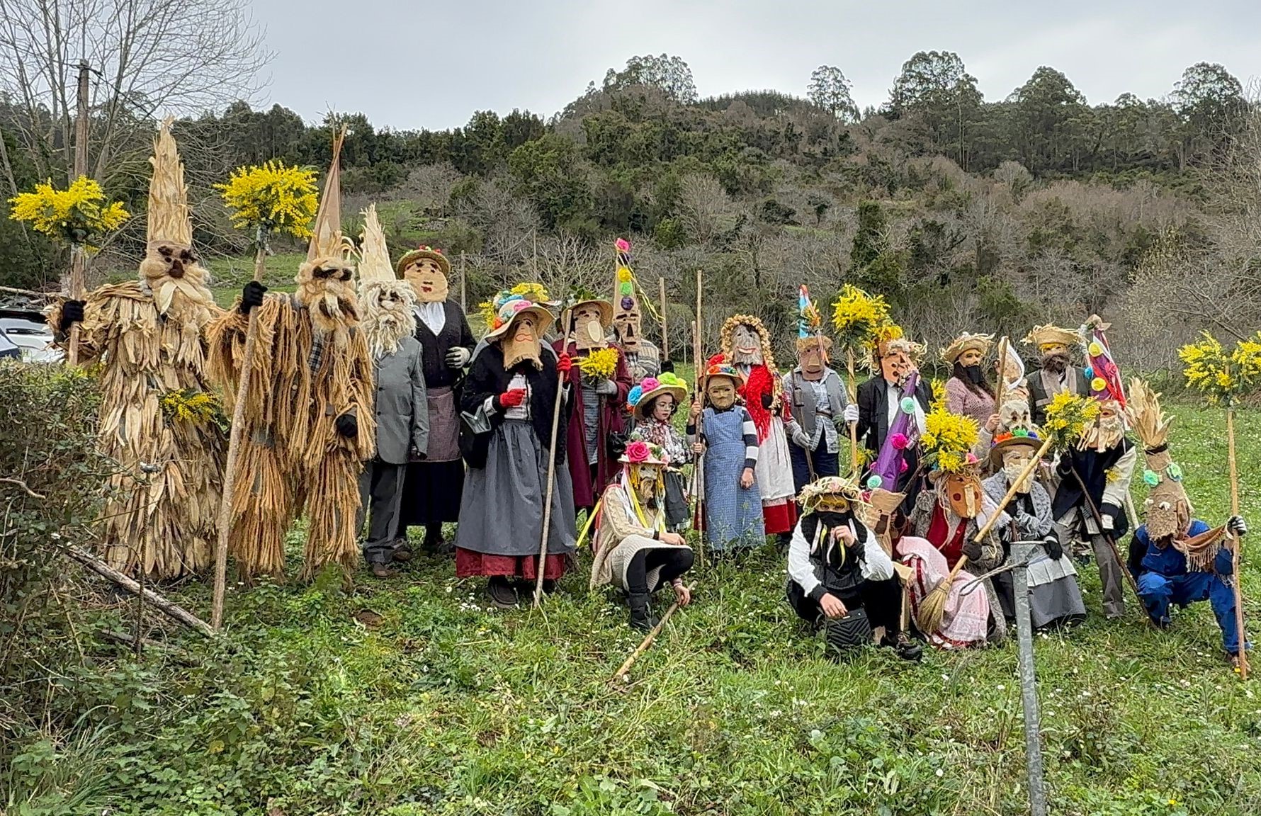 LAS FOTOS. El Antroxu une a generaciones en Rozaes con mazcaraos en ...